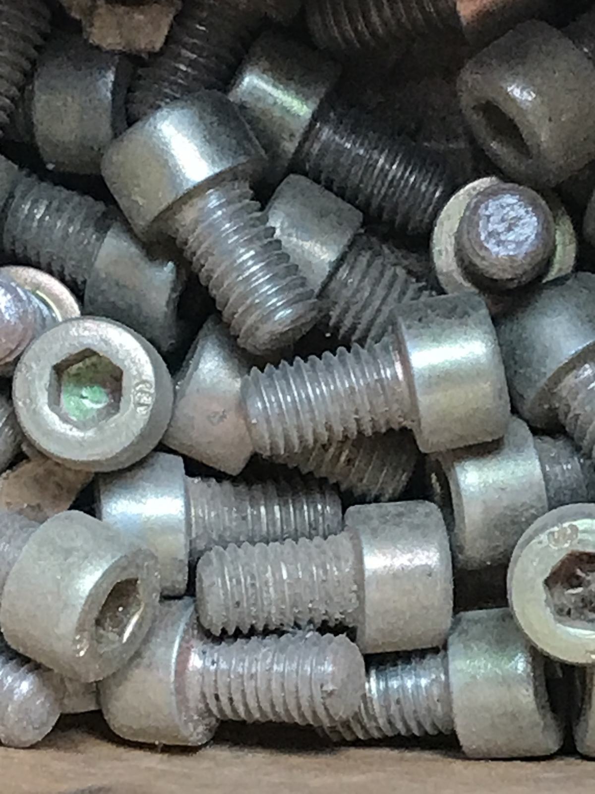 Inbus / Imbus M8 kratki - 22 mm - novo i nekorišteno. Više od 100 kom