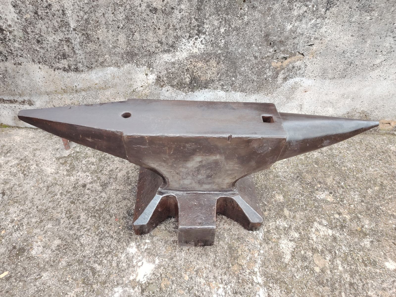 Nakovanj 261kg i kovačka ploča