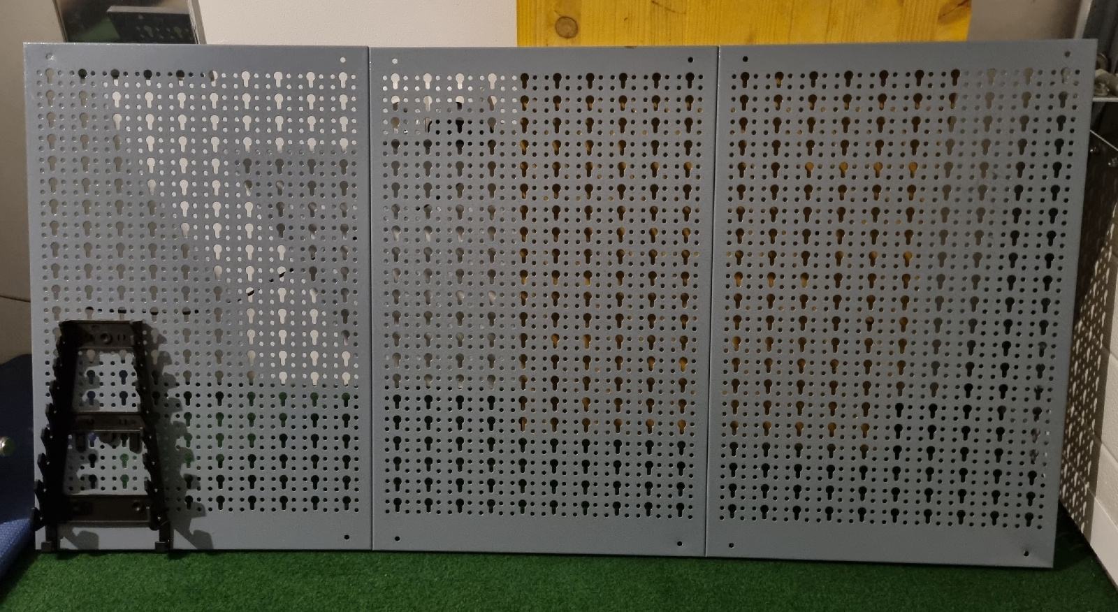 Perforirani zid za alat