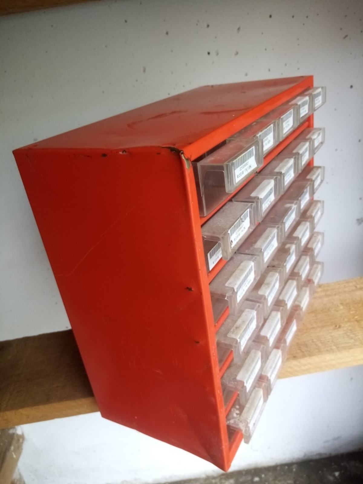 Polica organizator alata zidni