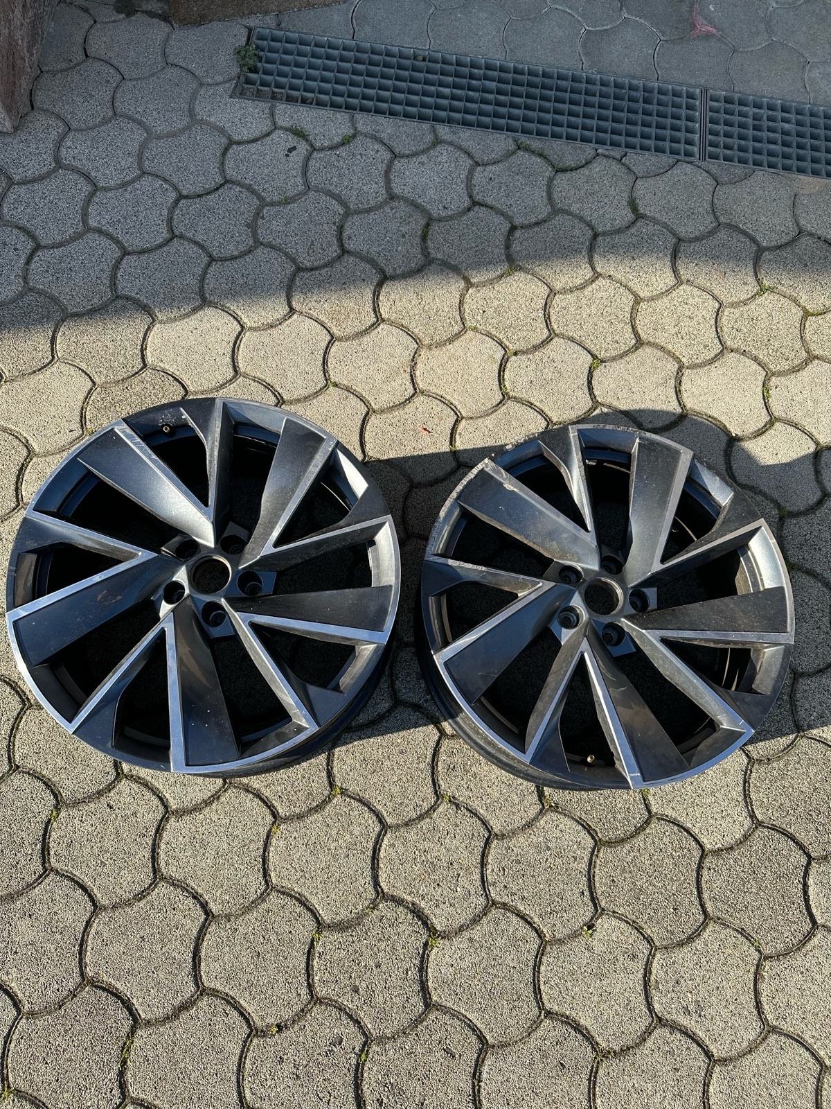 Alu felga Skoda Enyaq iv cupe rs 5LA 601 025