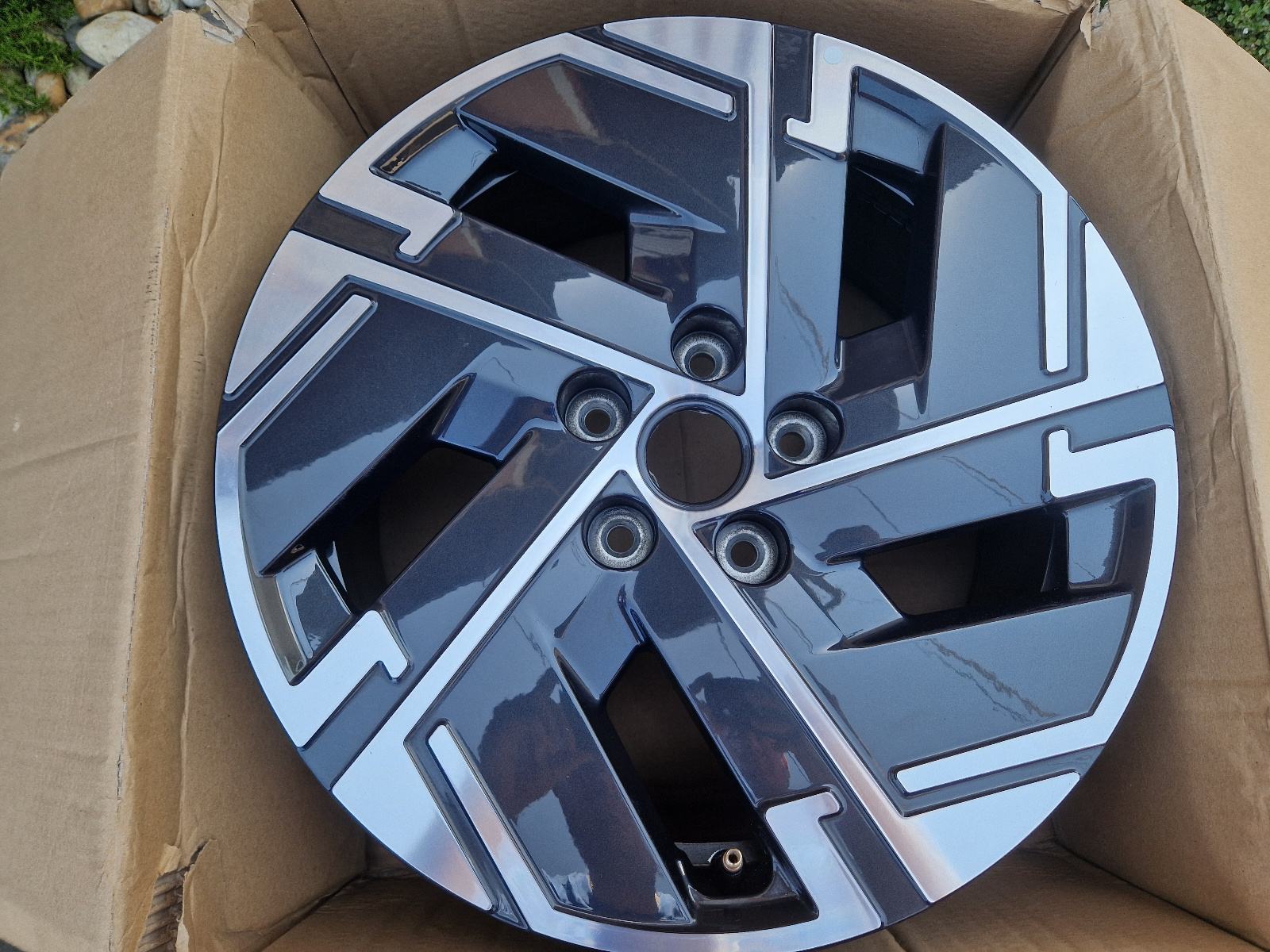 Alu felge 17 rupe 5x114.3, 1 kom. (Oem Hyundai Tucson 2022.-2025.)