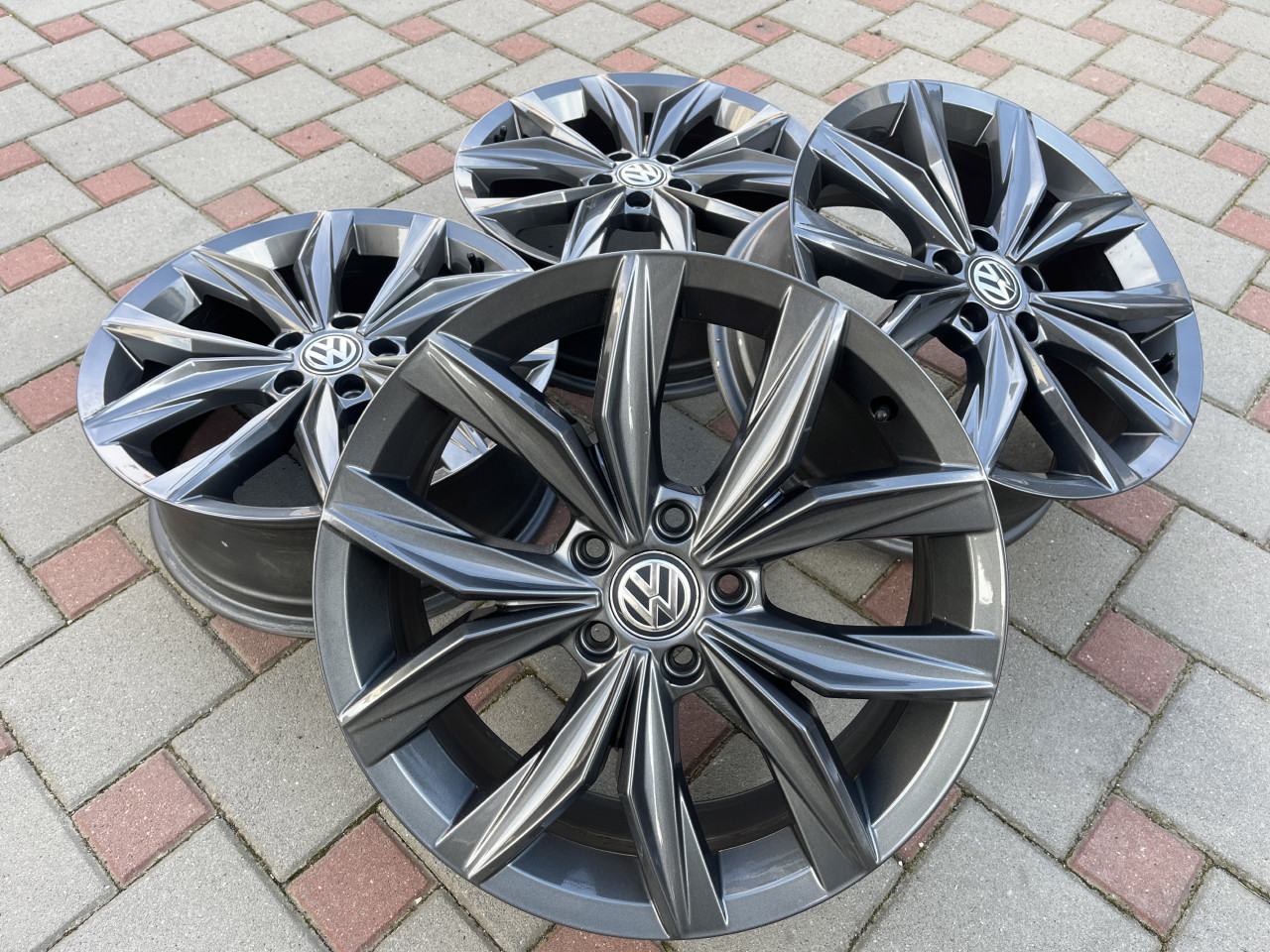 Alu felge 18 ORIGINAL VW 5x112 **NOVO**