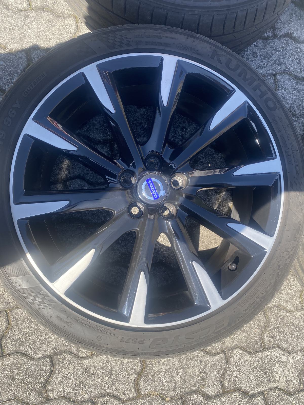 Original Volvo BOR Felge 8x19 ET55 + 2023 Kumho 235/40/19 ljetne gume