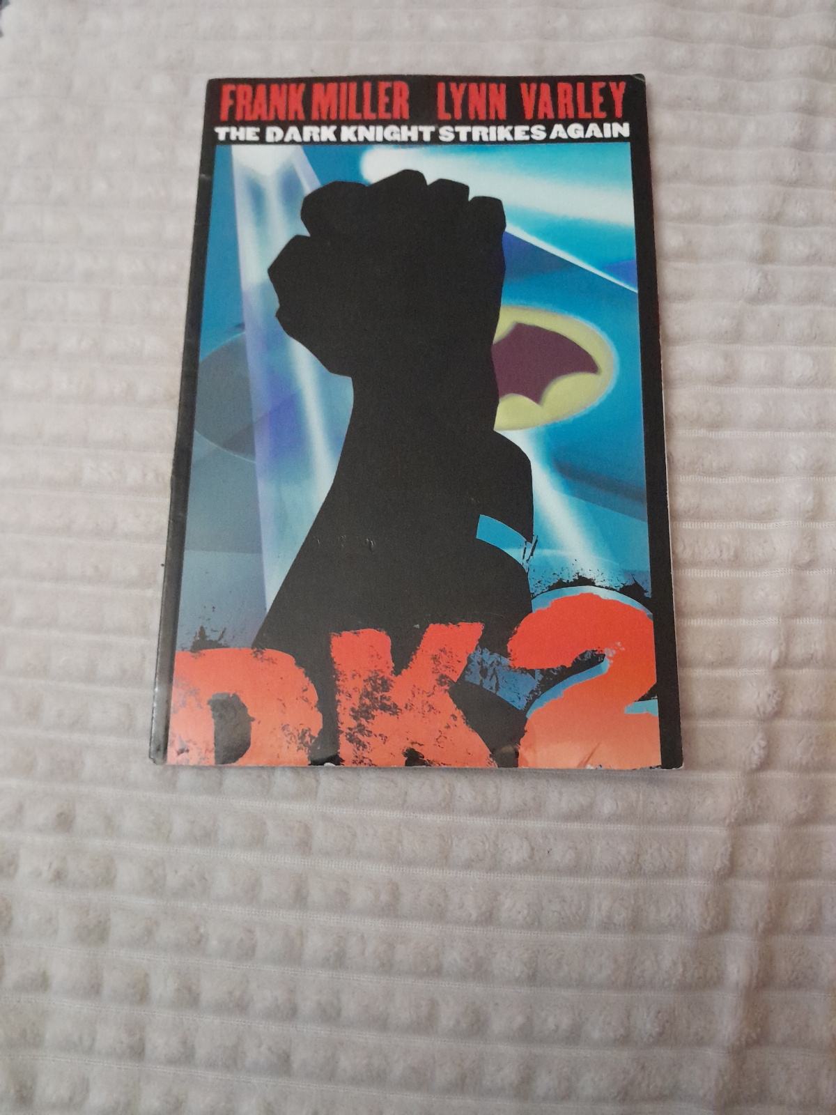 FRANK MILLER / LYNN VARLEY : THE DARK KNIGHT STRIKES AGAIN 1