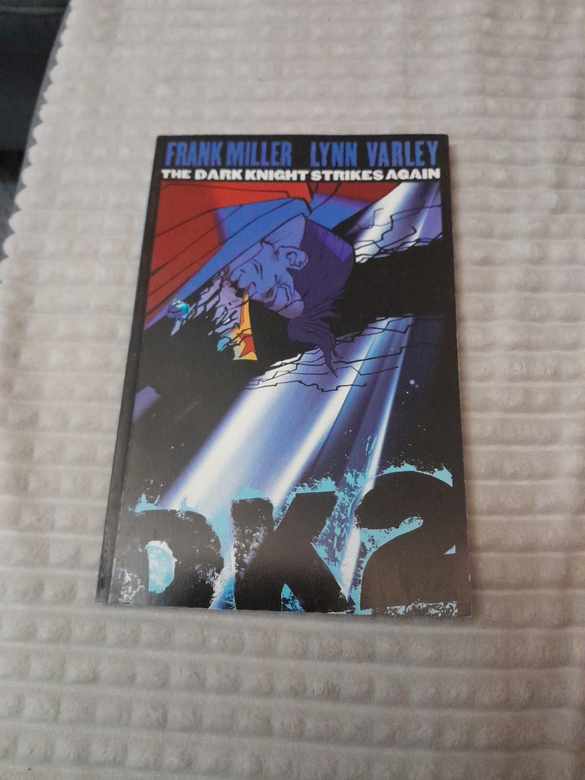 FRANK MILLER/LYNN VARLEY : THE DARK KNIGHT STRIKES AGAIN 2