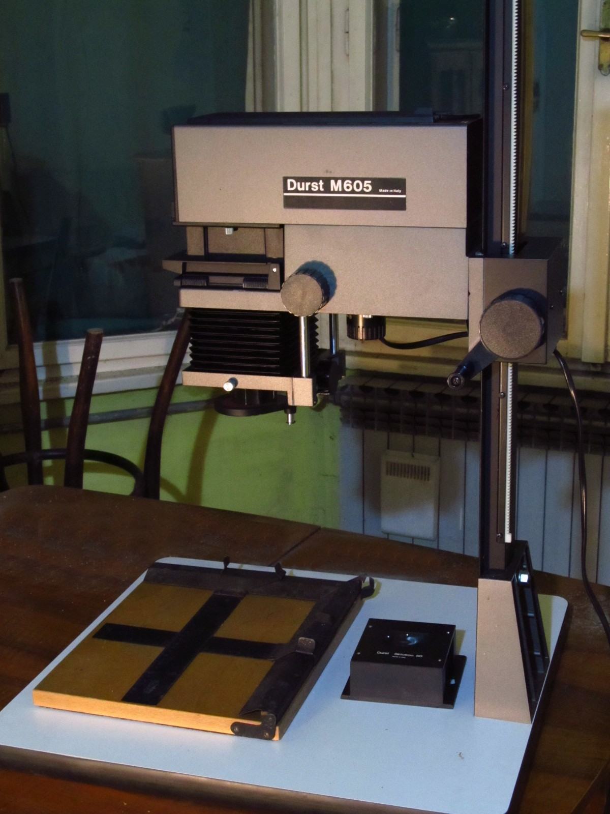 Durst M605 aparat za povečavanje fotografija do 6x6cm