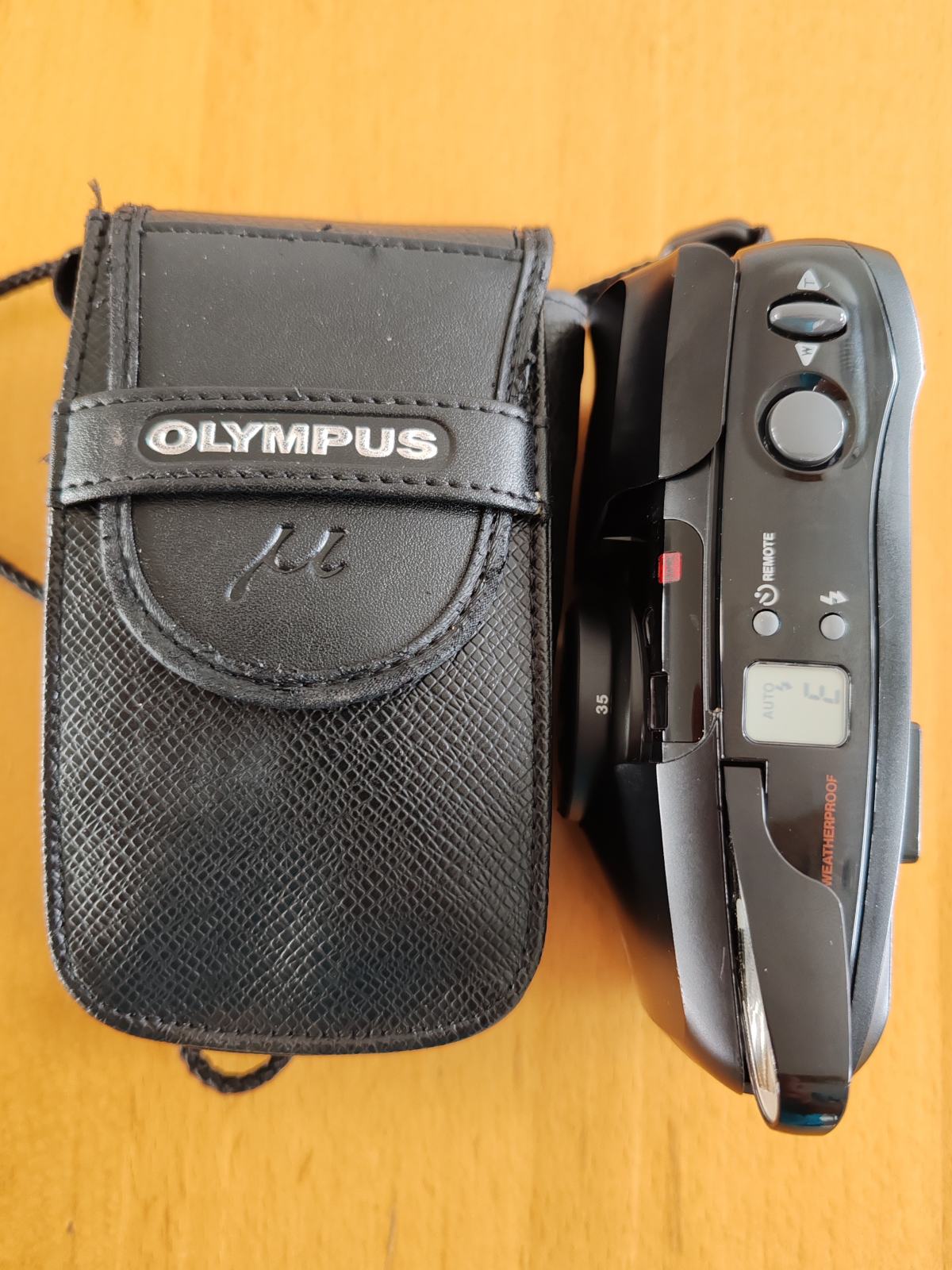 Olympus mju I (zoom),kao nov,originalna futrola,potpuno ispravan,35mm