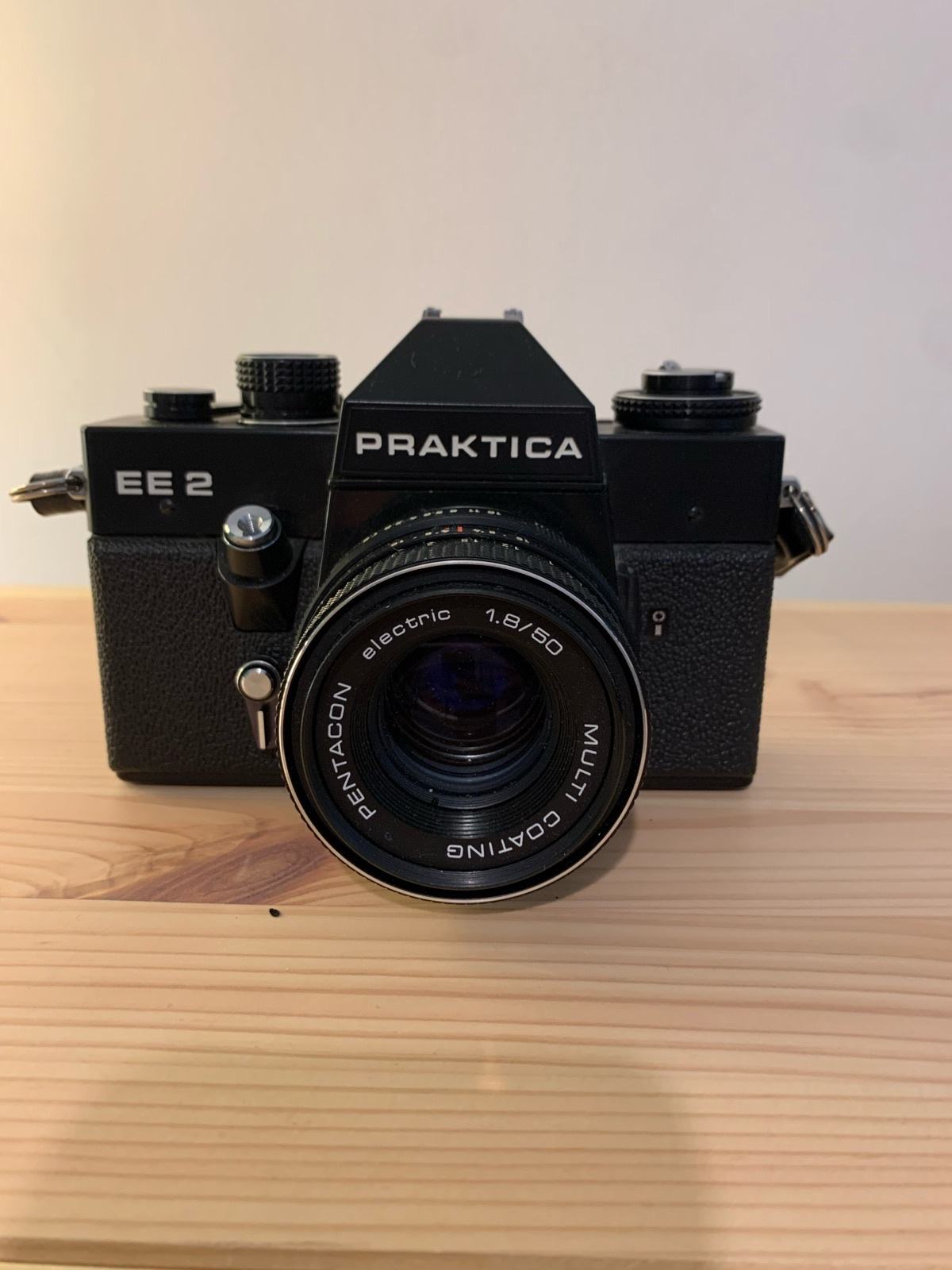 praktica ee2 + pentacon 50mm 1.8