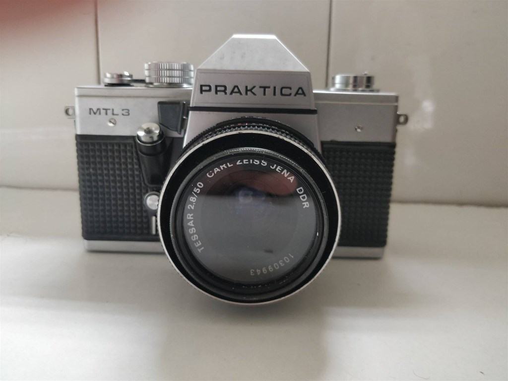 Prodajem fotoaparat Praktica MTL3 + Vivitar širokokutni objektiv(28mm)