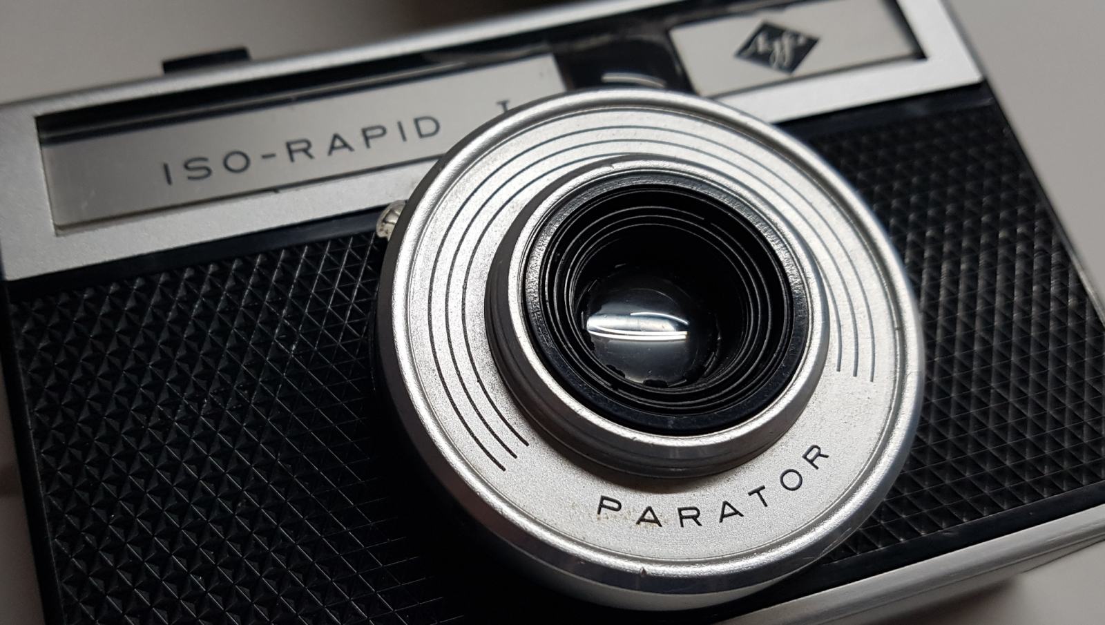 STARI FOTOAPARAT, AGFA PARATOR ISO RAPID 1 iz 1960-tih + BLJESKALICA