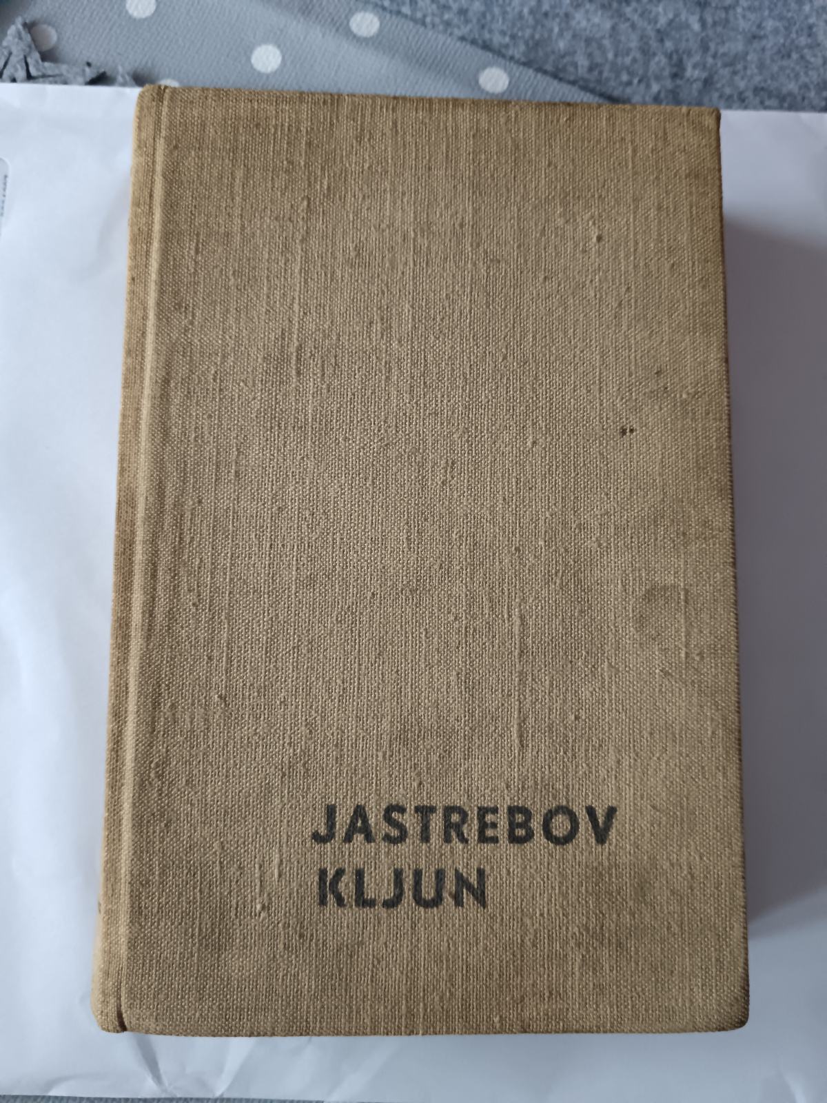May, Jastrebov kljun [BESPL.DOST]