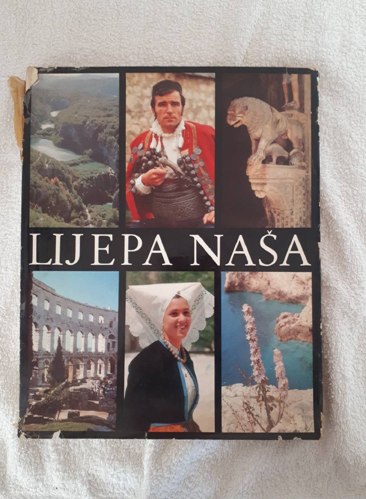 Lijepa naša (knjiga) - 10 Eur