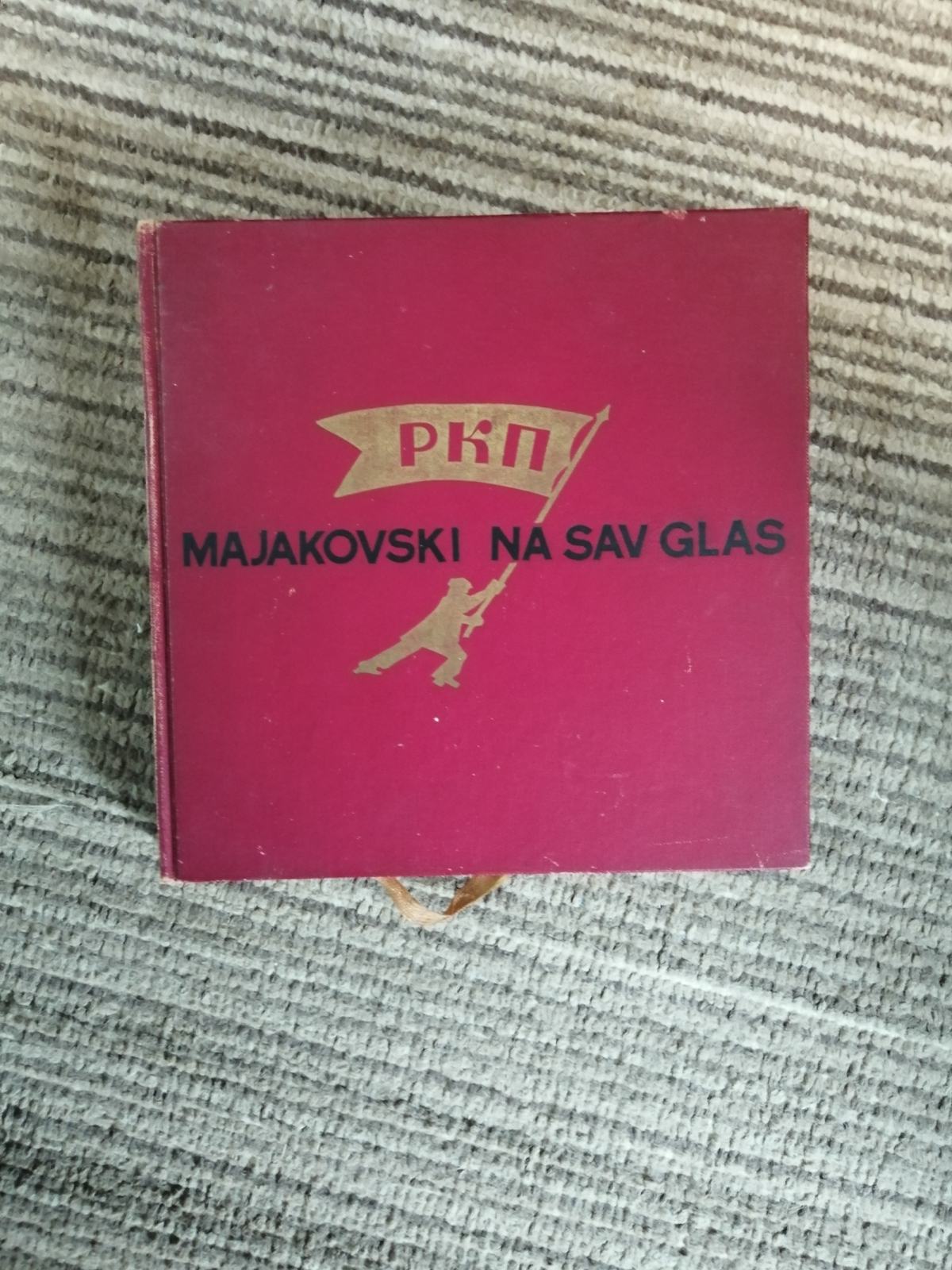 MAJAKOVSKI NA SAV GLAS