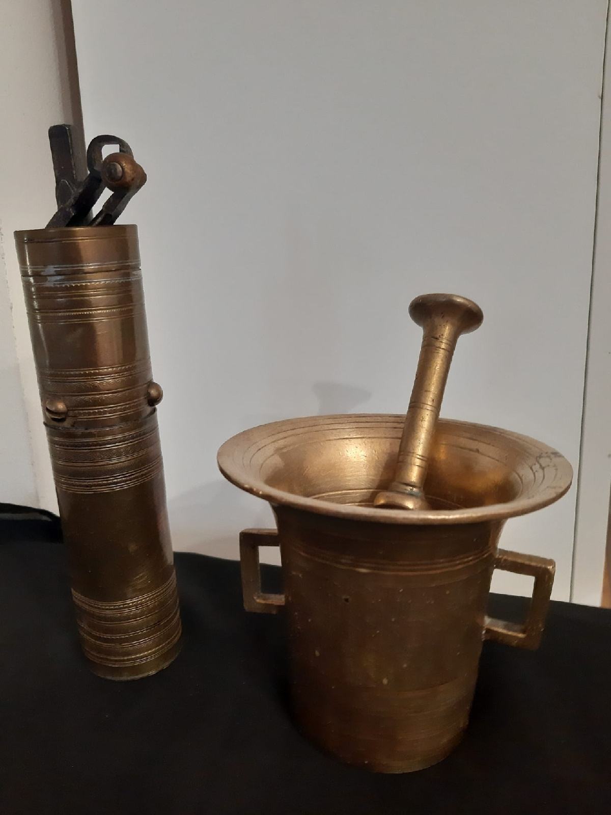 Antikni mužar (avan) i mlinac za kavu set