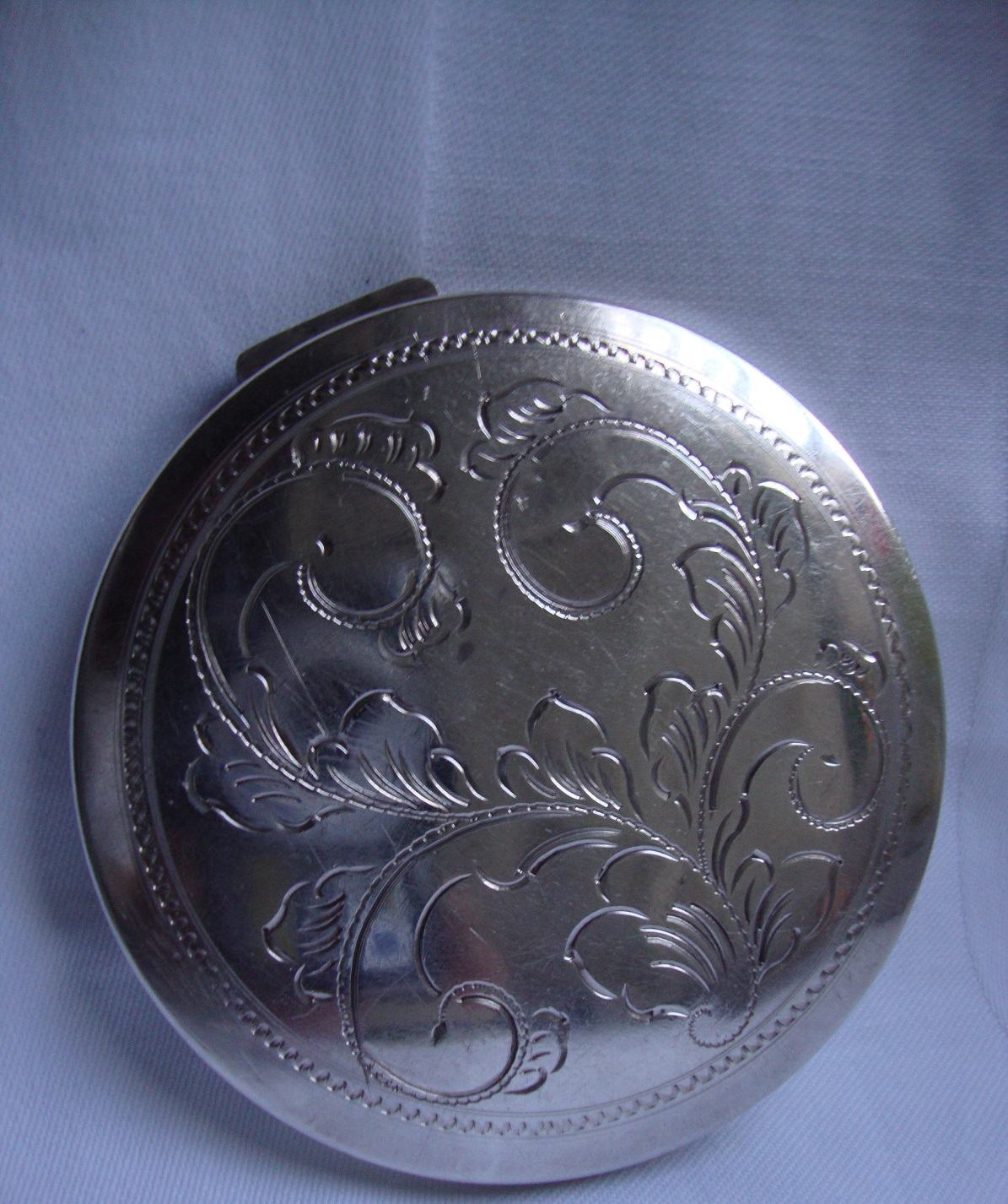 Antique silver powder box SECESSION / SREBRNA PUDIJERA