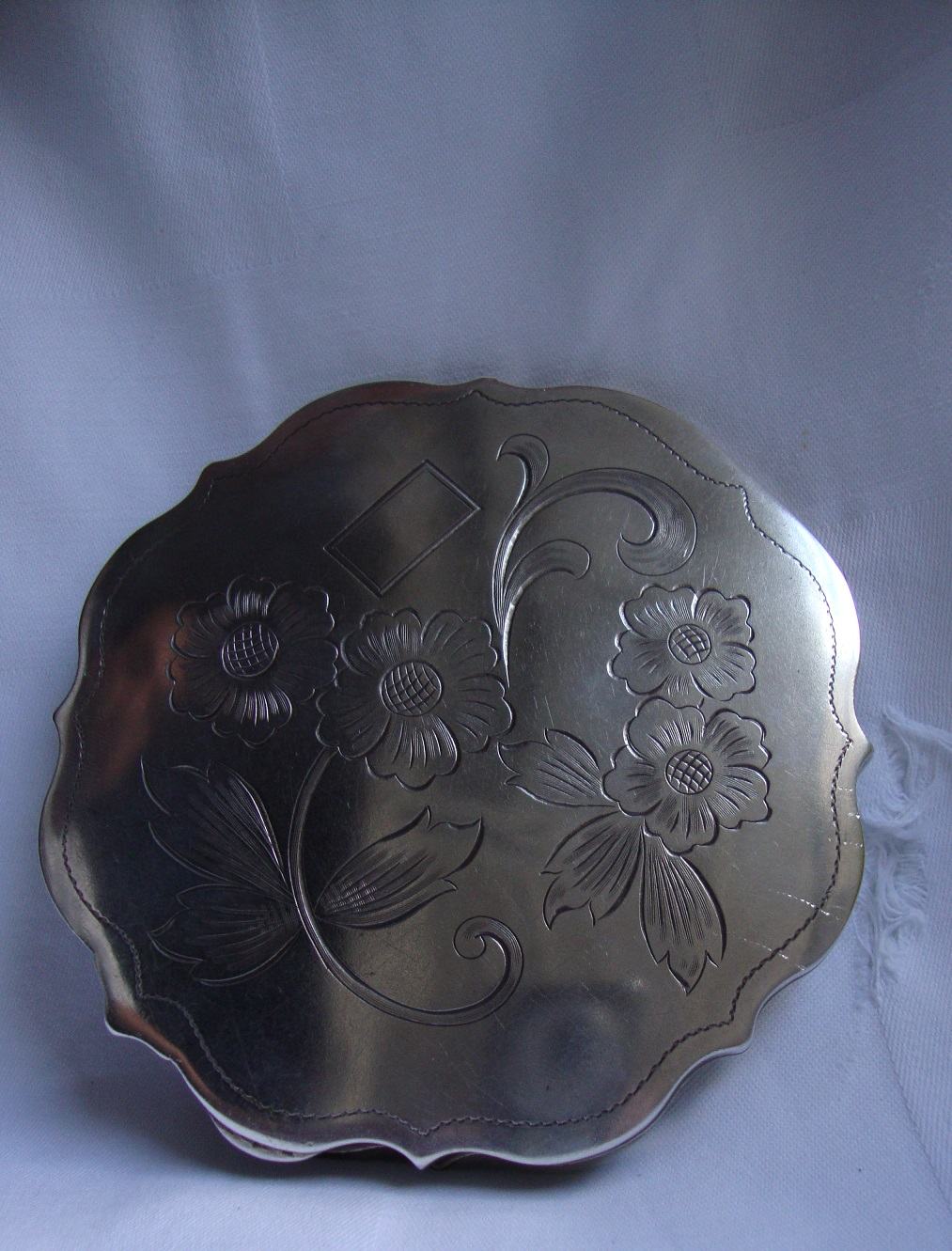 Antique silver powder box / srebrna pudijera 02