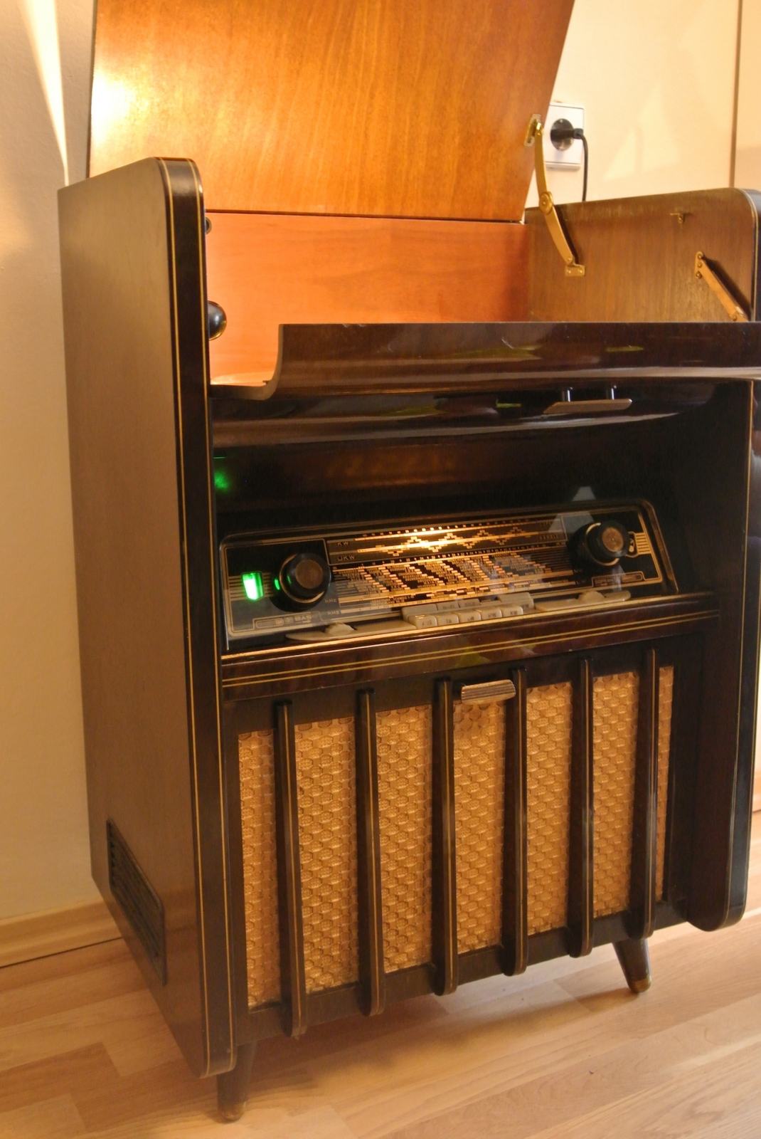 Blaupunkt Arizona 58 muzicki kabinet, radio, gramofon, prodaja/zamjena