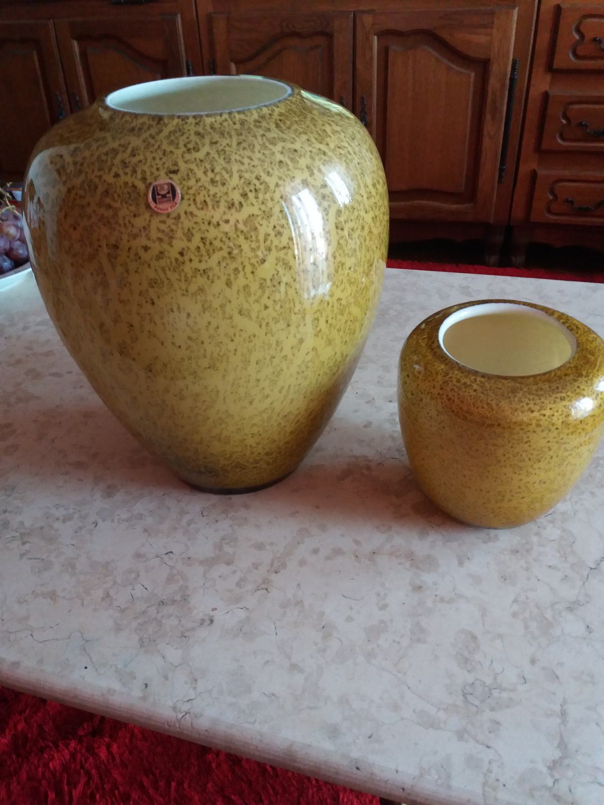 Dvije stare ukrasne vaze