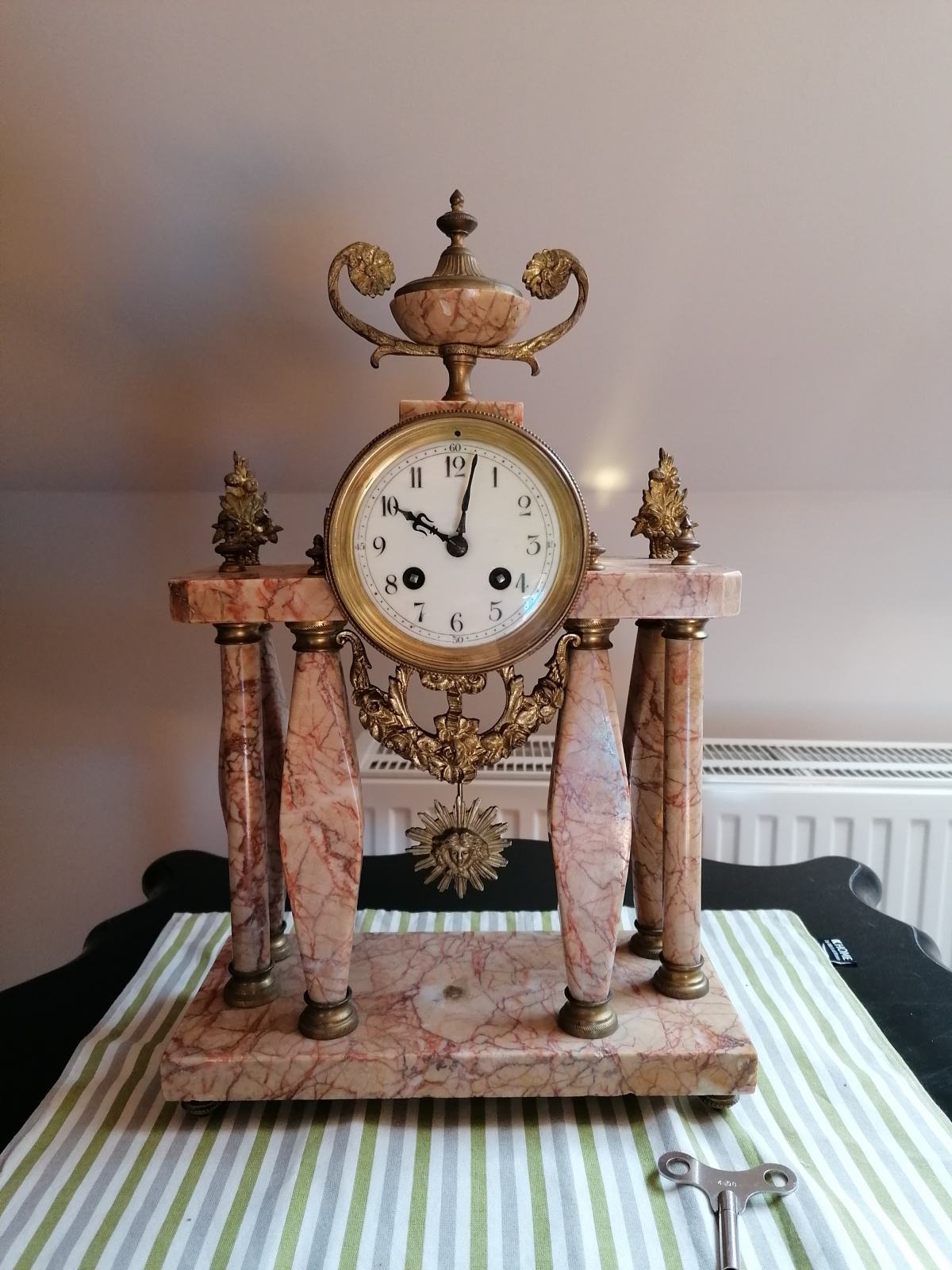 Francuski kaminski sat Luj XIV - top stanje - ispravan