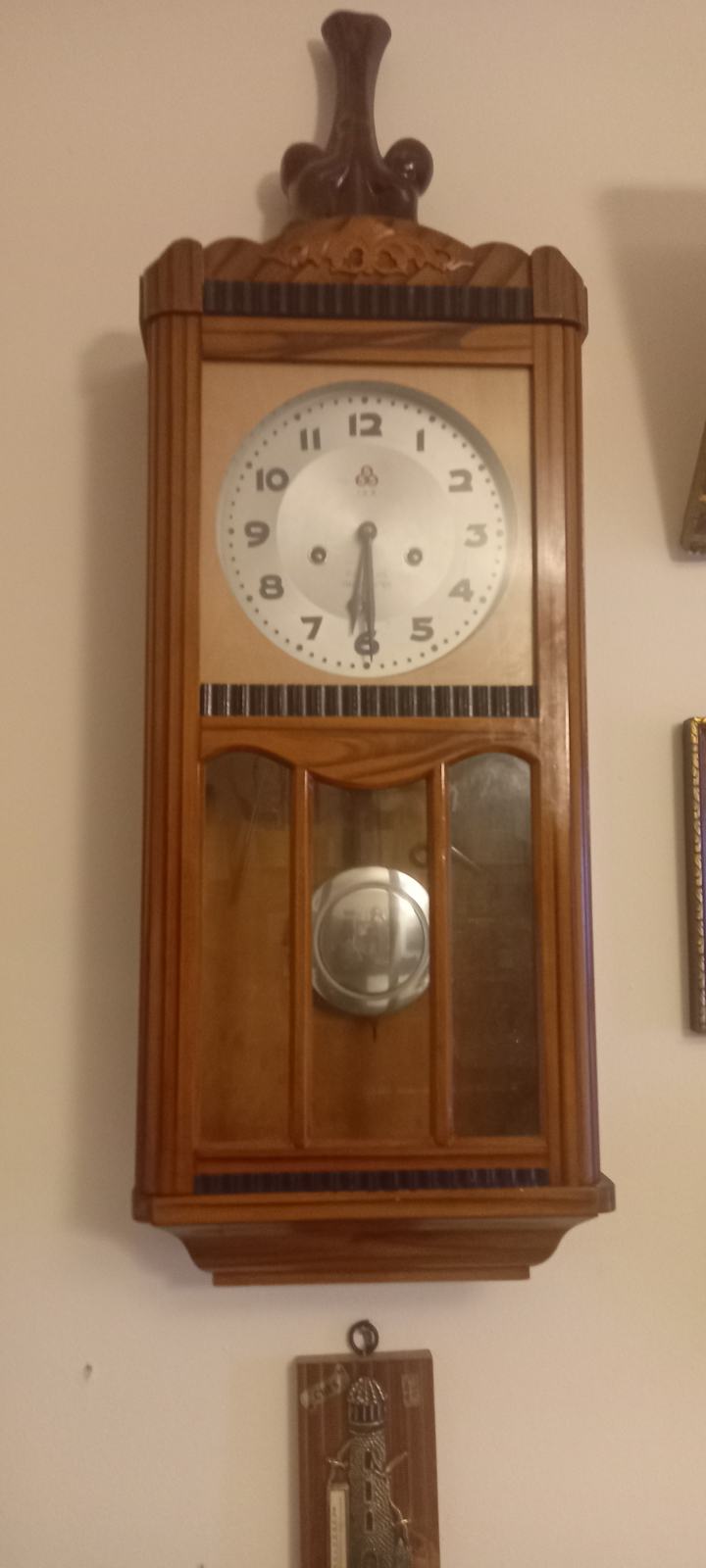 Retro sat,vitrina i komoda