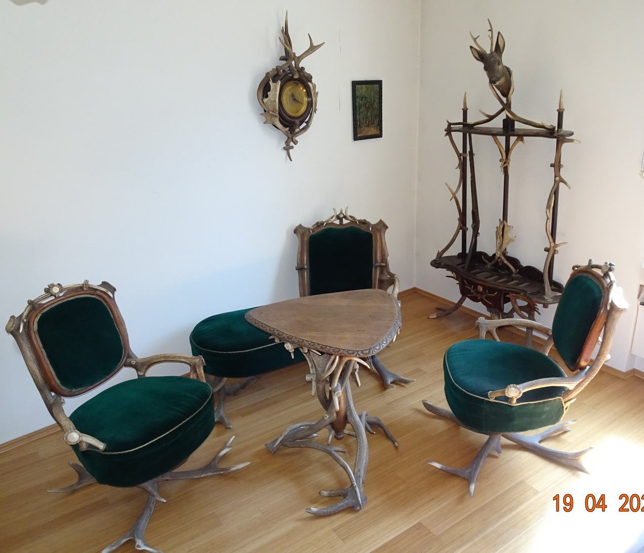 Lovačka soba - namještaj od jelenjih rogova