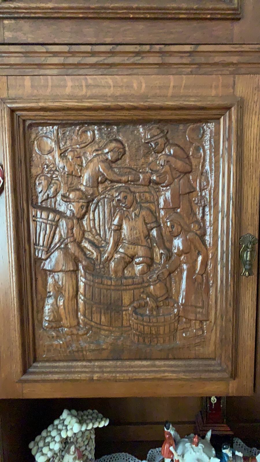 Ormar antikvitet razbareno drvo