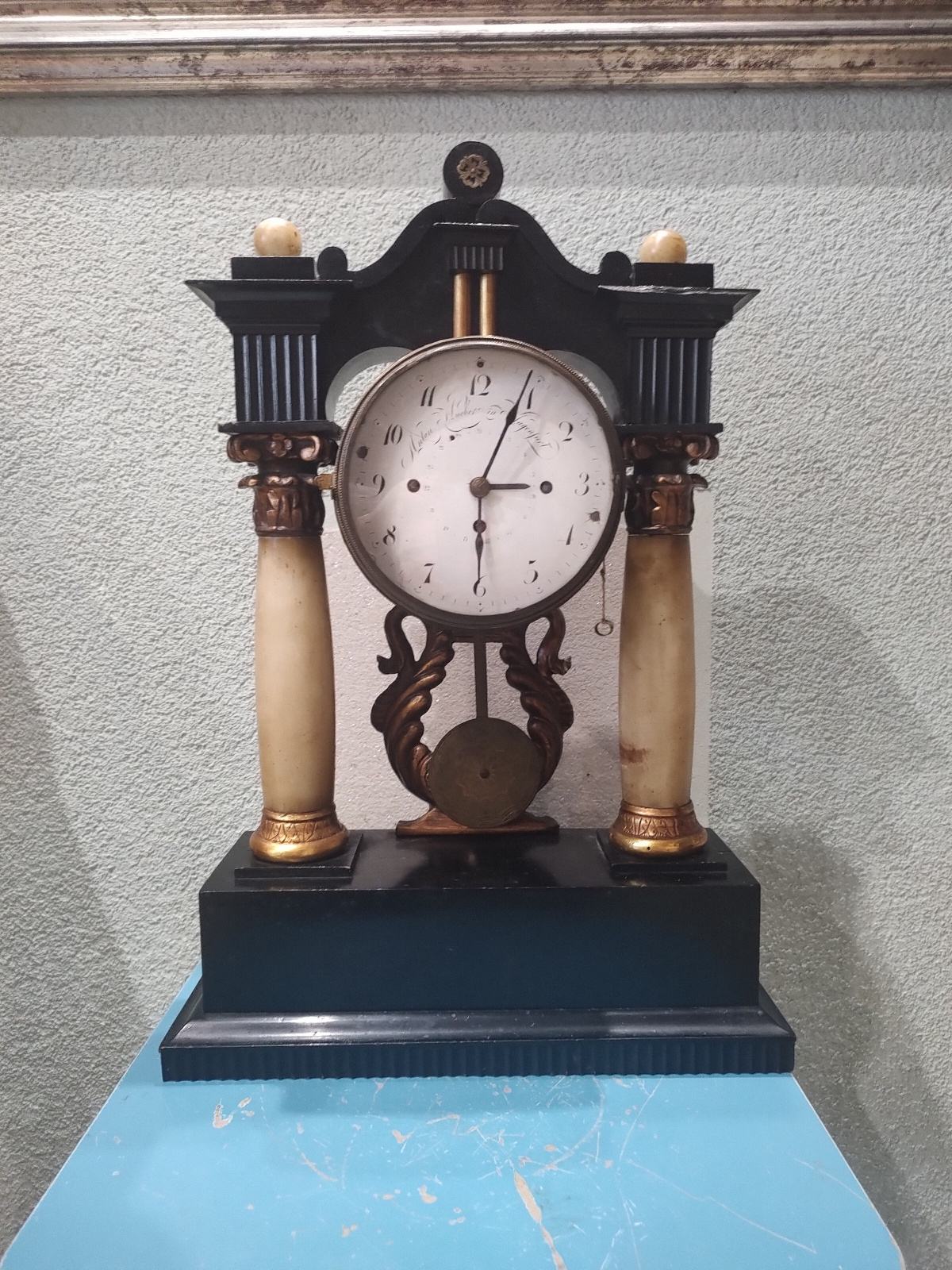 Portalni kaminski sat iz 1820.g.