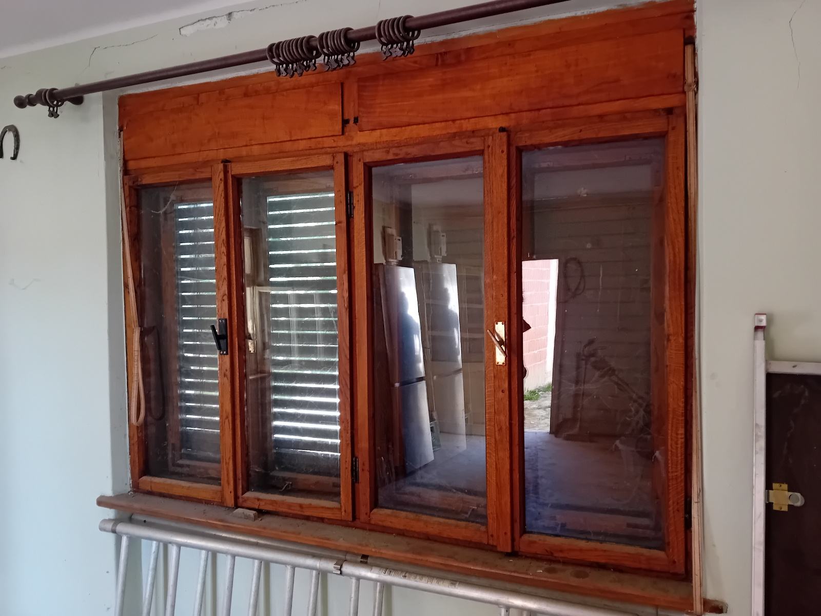 Prodajem hrastov prozor