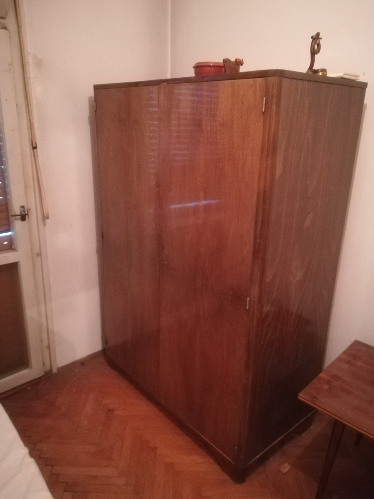 Prodajem starinski ormar