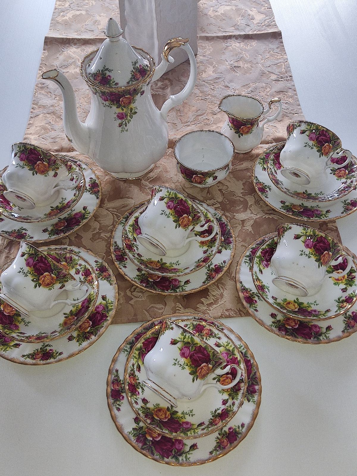 Royal Albert old country rose