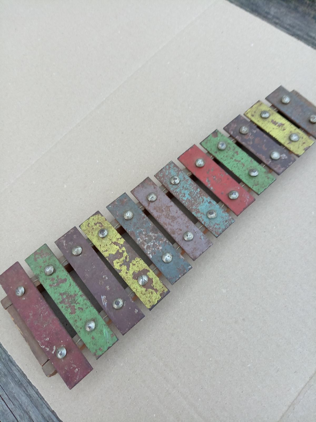 STARI KSILOFON, MUZIČKI INSTRUMENT S PRAVIM TONOVIMA