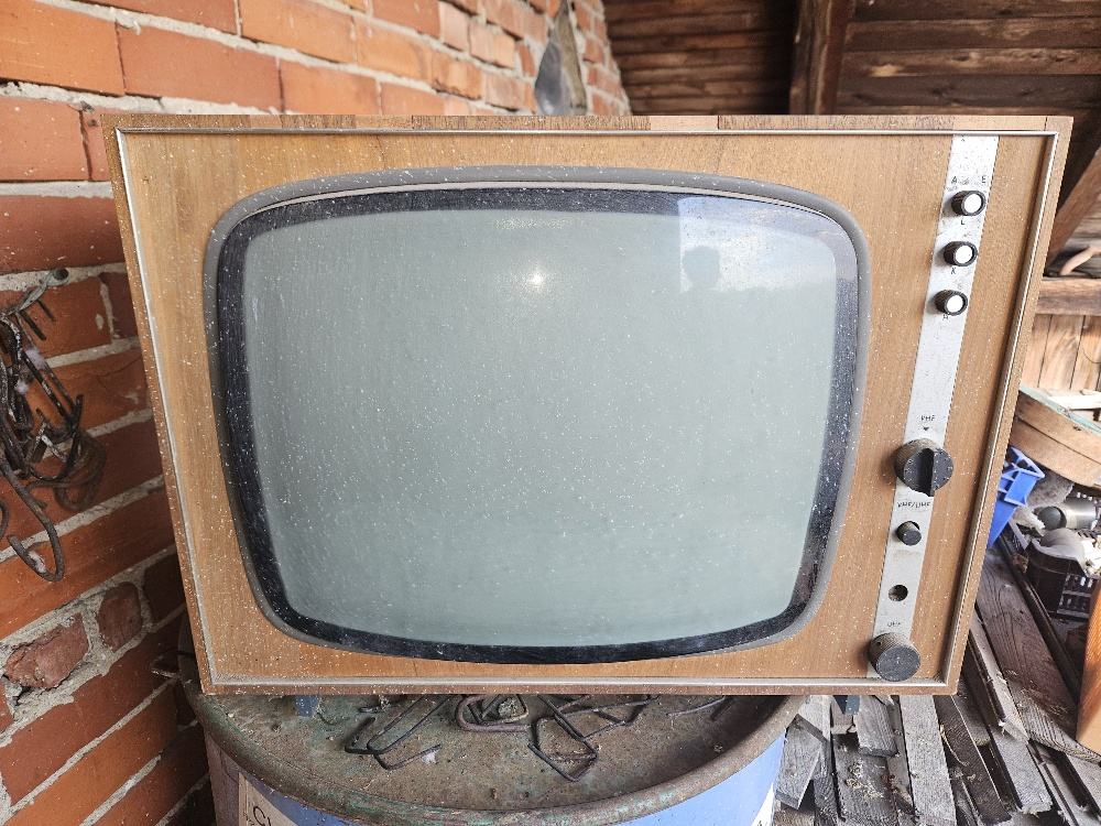 Stari televizor RFT Ines