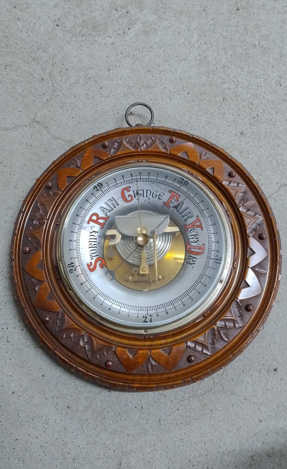 Stari kasnoviktorijanski barometar iz 1910 g.