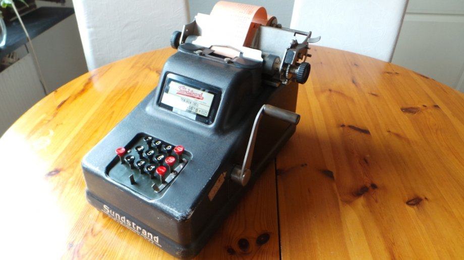 The Sundstrand 8020 calculator