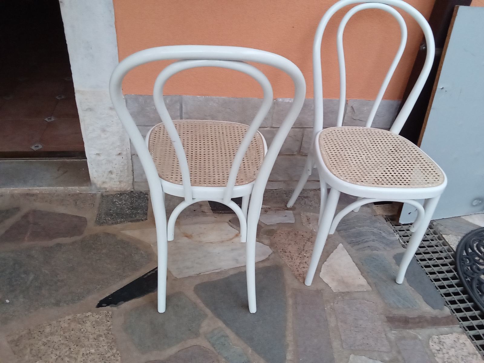 Thonet drvene stolice