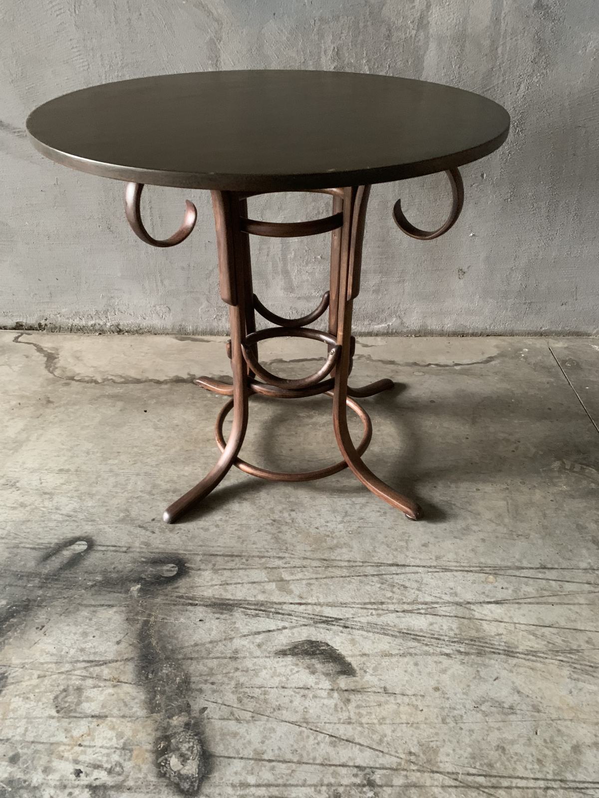 Thonet stol promjer 80 cm