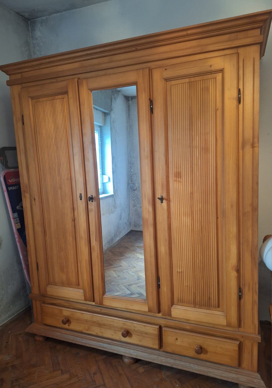 Vintage drveni ormar