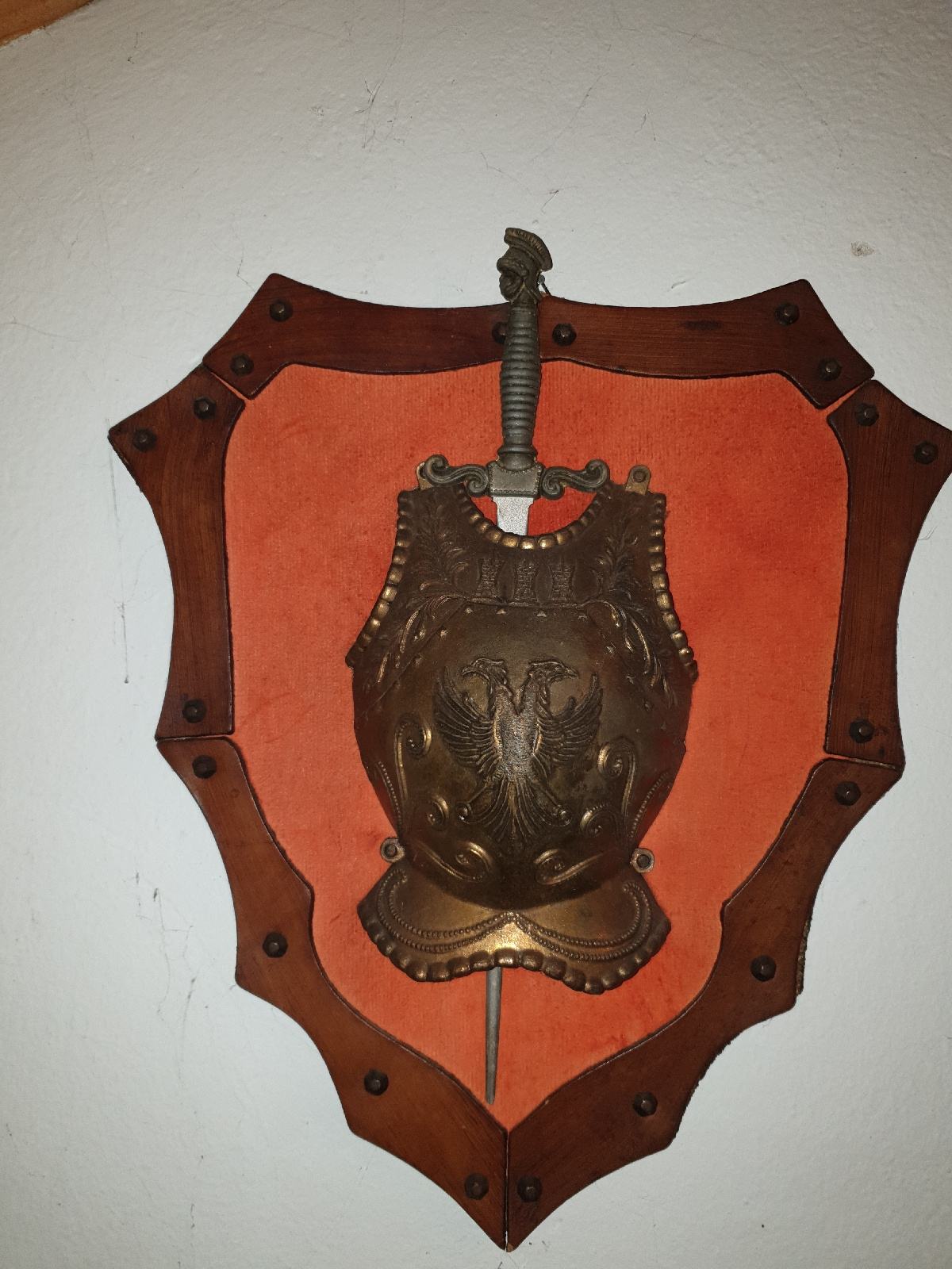 Viteški oklop s mačem/bodežem