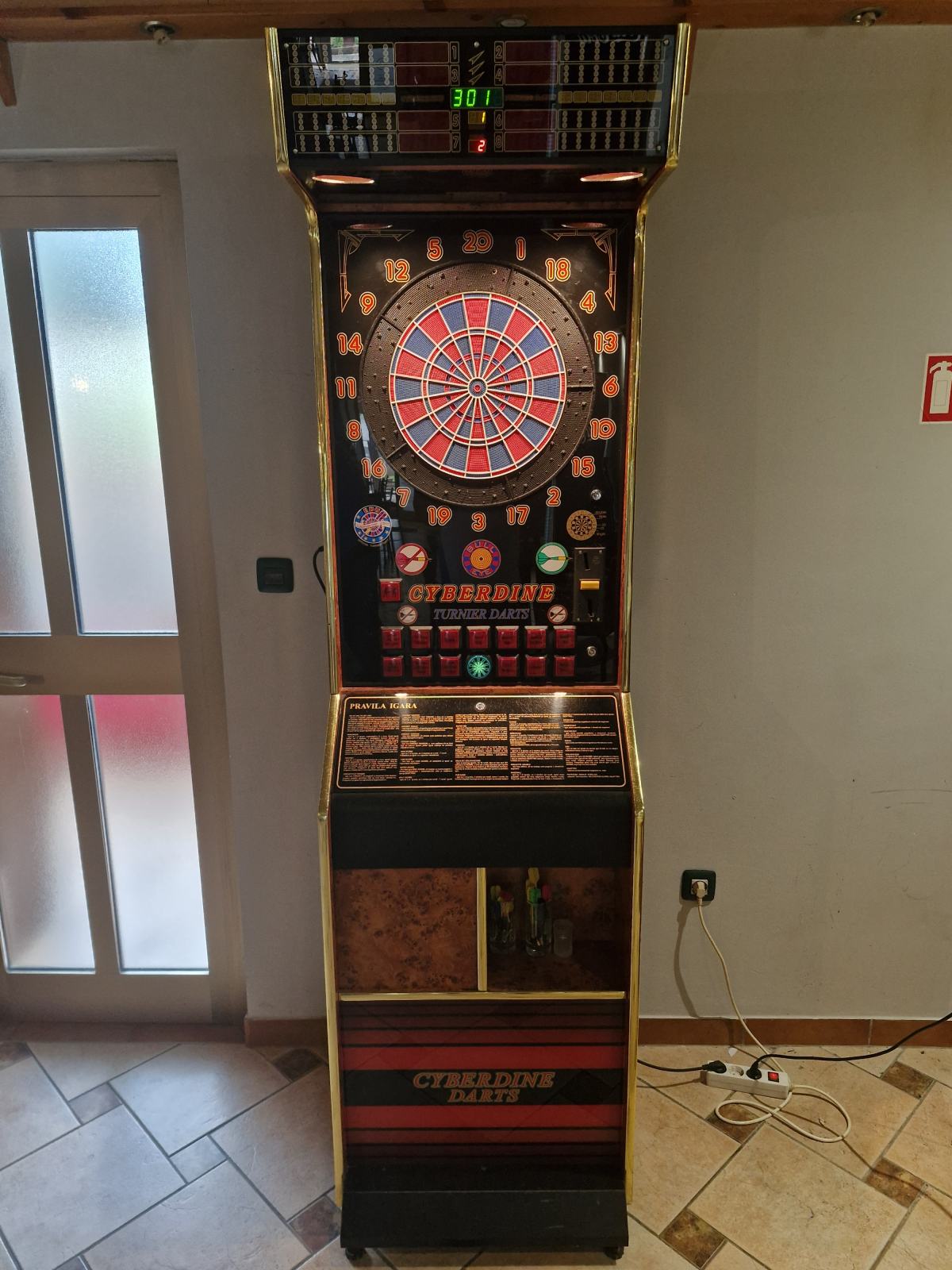 Prodajem pikado aparat Cyberdine Turnier darts