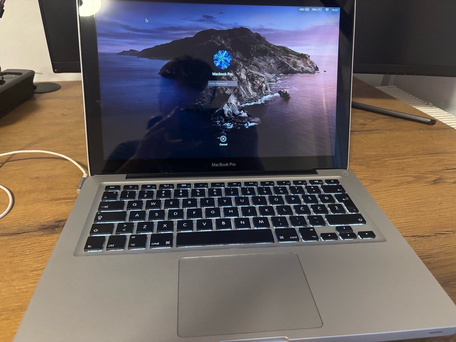 Apple MacBook Pro 2012 – Odličan, potpuno funkcionalan, nova baterija