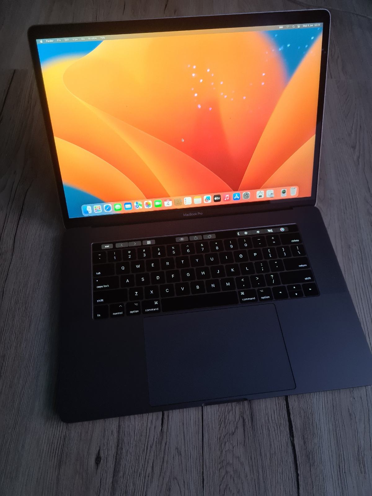 Macbook pro 15 2017, i7 3,1Ghz,16 gb, 1 TB ,RadeonPro 560, Touch bar.
