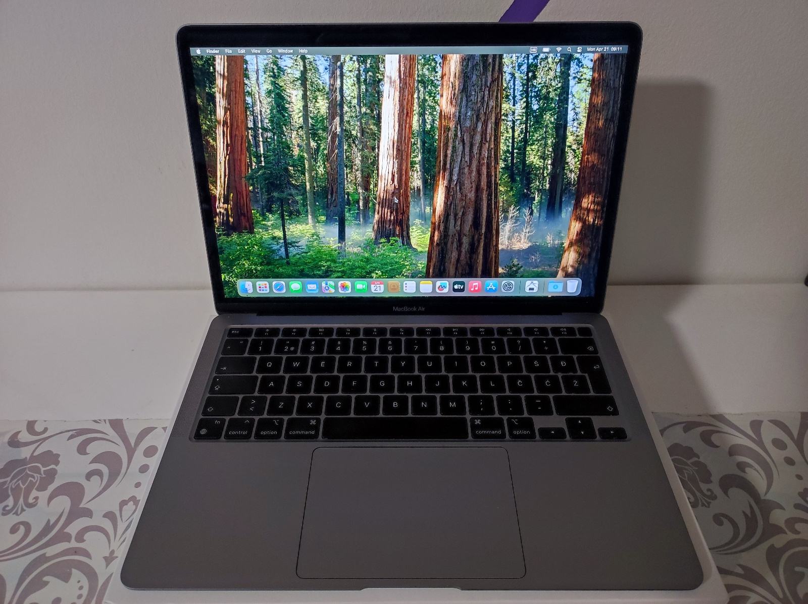 PRILIKA! MACBOOK AIR 13 M1/8GB /256GB/HR TIPKOVNICA/449 EURA