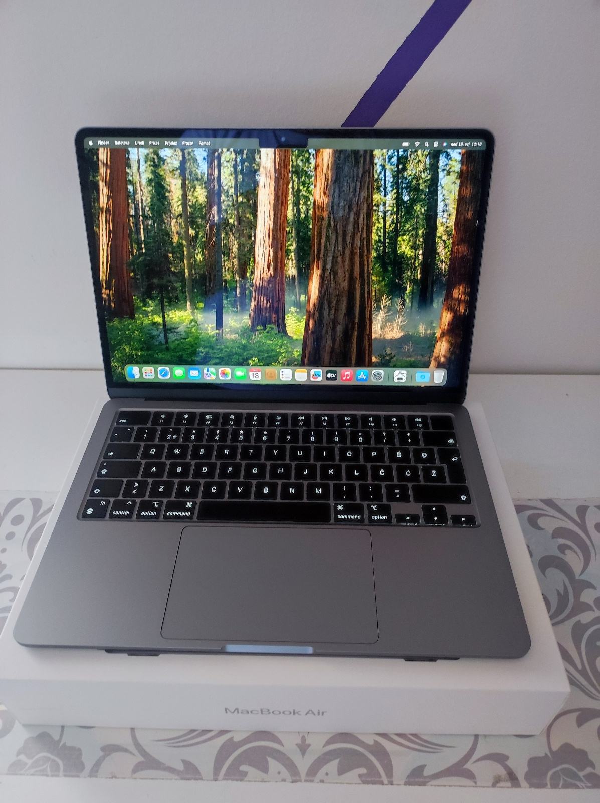 MACBOOK 13 AIR M2/8GB/512GB/HR LAYOUT/799 EURA