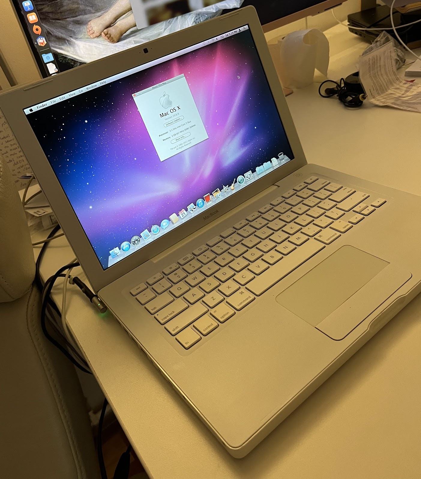 MacBook 2008, bijeli