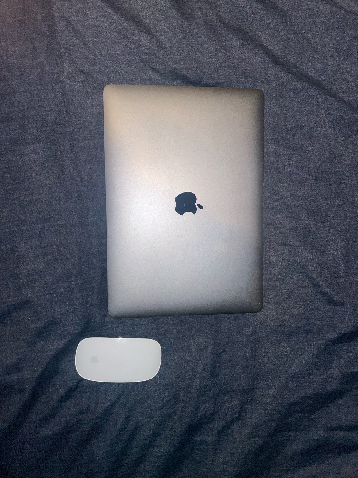 Macbook air M1 2024