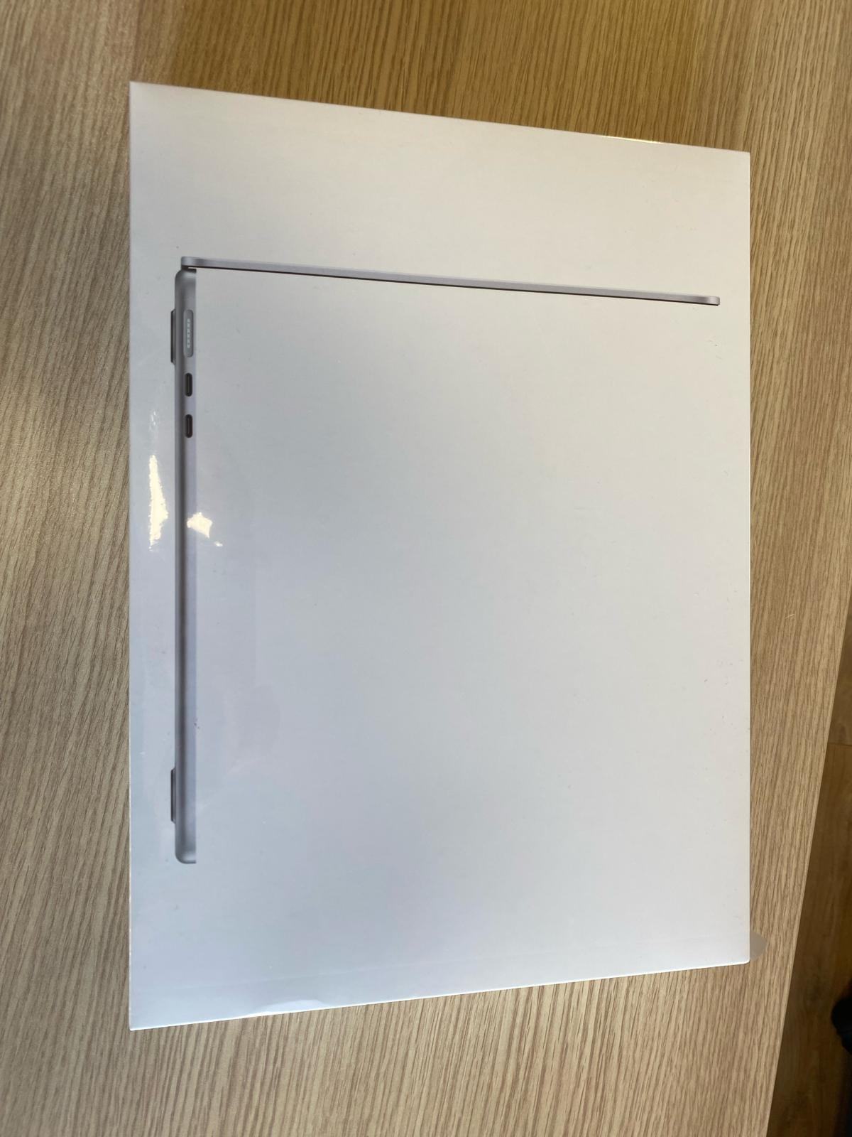 MacBook Air (M2) Silver