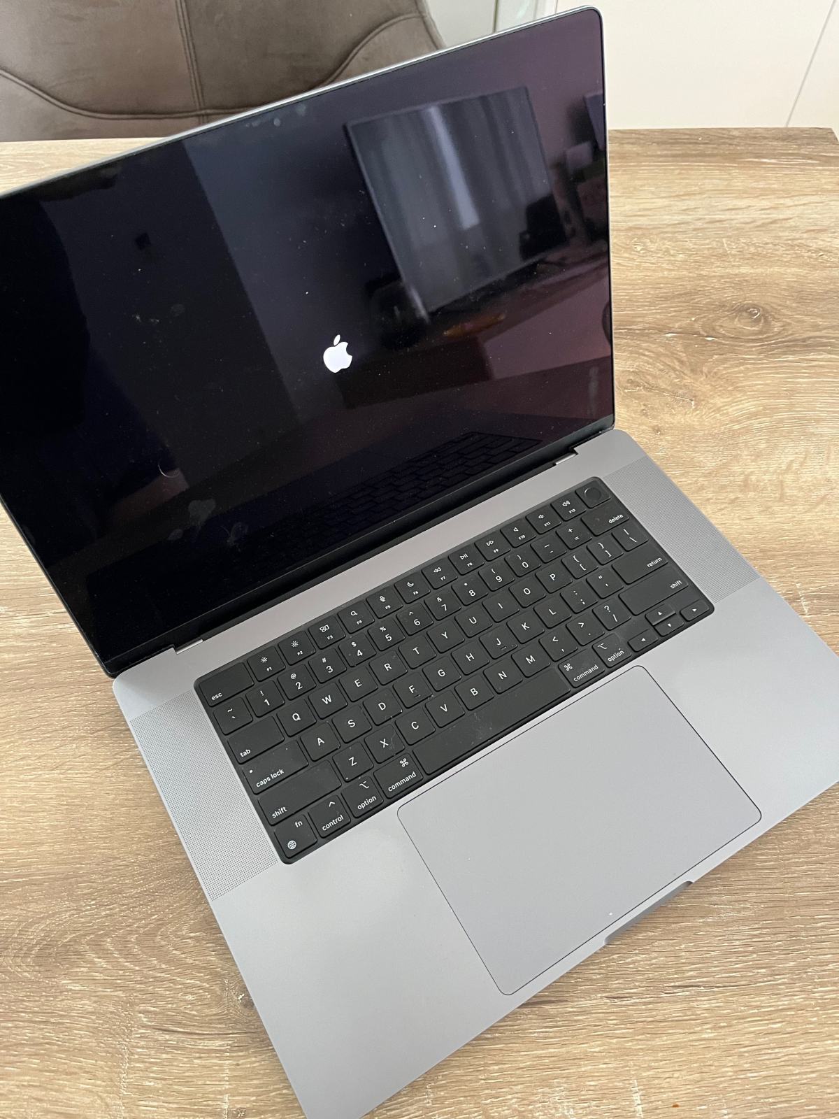 Macbook Pro 16, M1 Max, 32gb RAM, 1tb SSD, USA tipkovnica