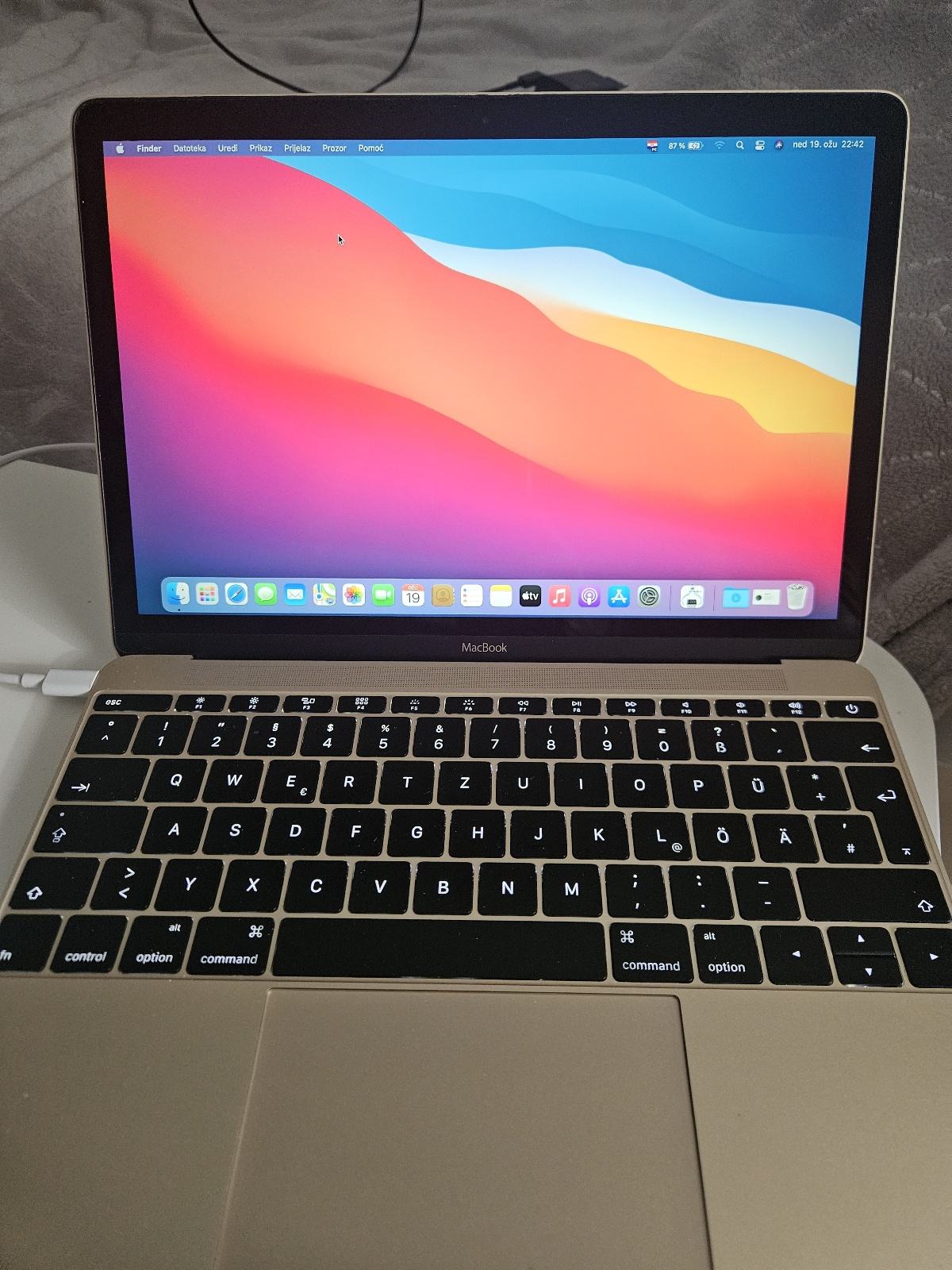 MacBook ( Retina, 12 2015.god)