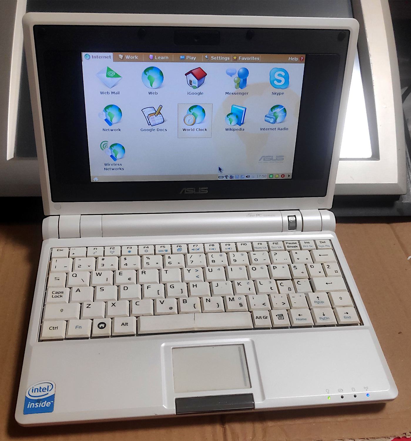 ASUS EEE PC 4G netbook bijeli ispravan SSD 1 gb rama notebook laptop